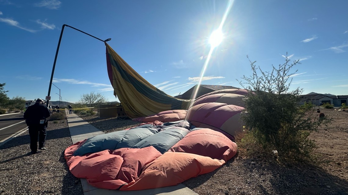 Hot air balloon crashes north of Phoenix | 12news.com