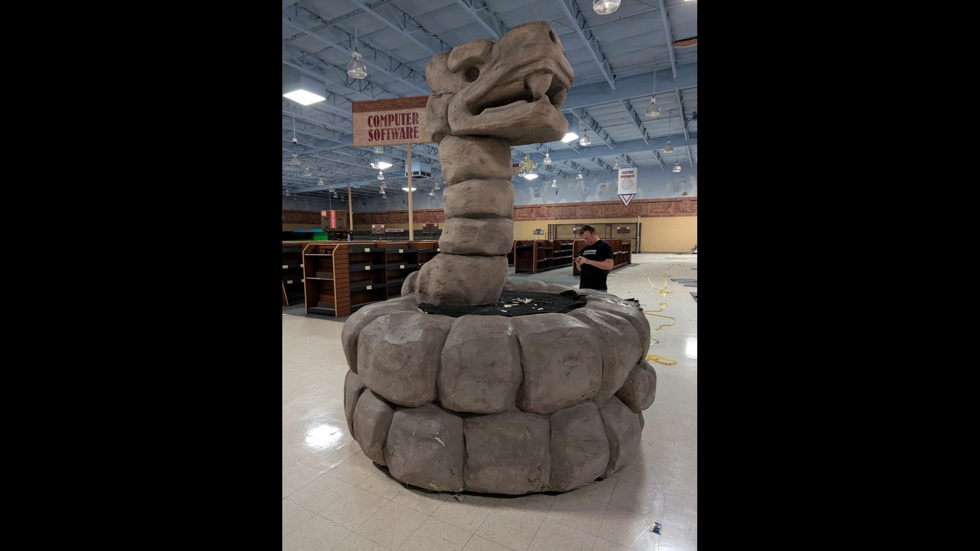 Old Fry’s Electronics store in north Phoenix set to be demolished ...