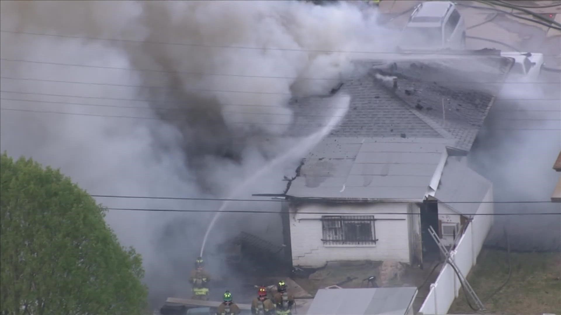 Firefighters battle house fire in Mesa | 12news.com