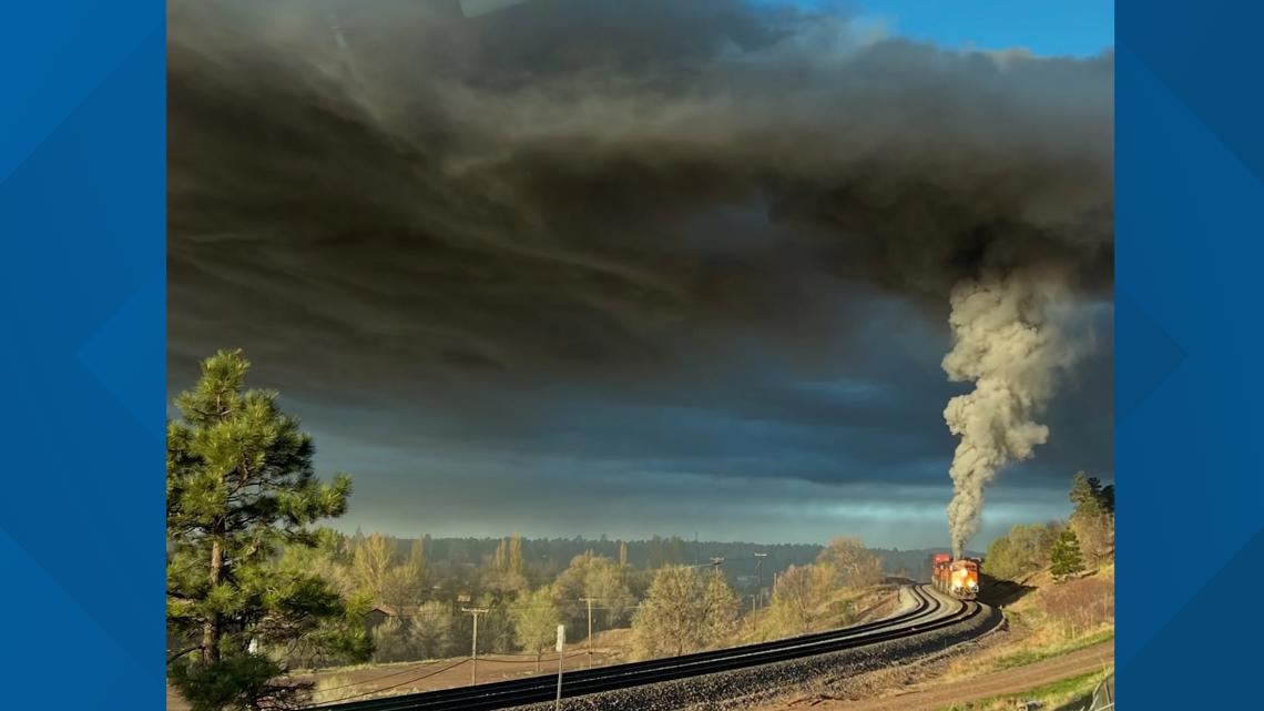 Flagstaff sky covered in smoke after train engine fire | 12news.com
