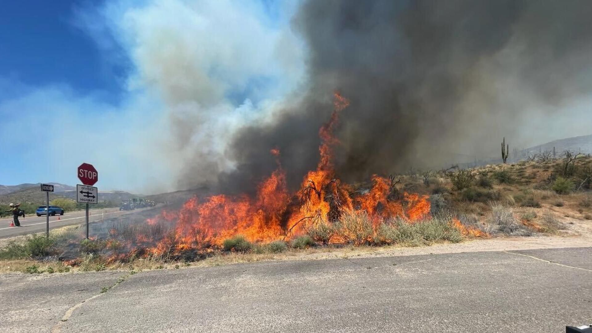 Wildfire near Sunflower closes northbound lanes of State Route 87 ...