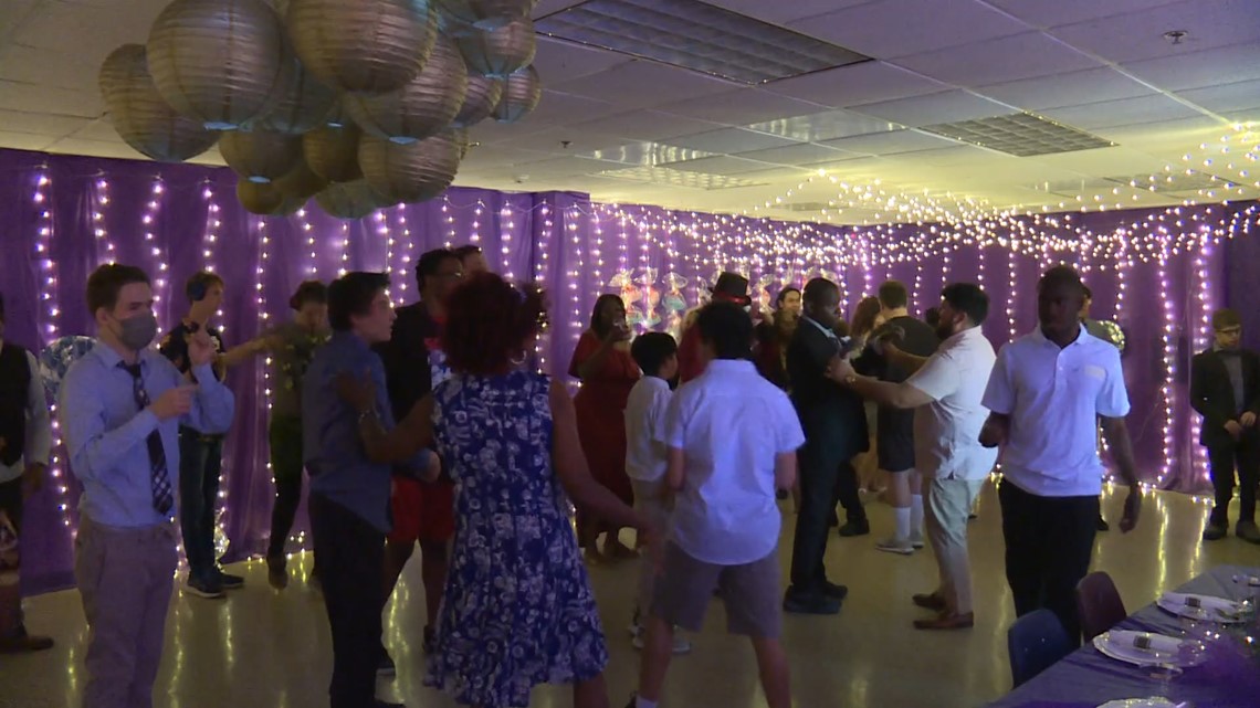 Special needs kids get to go to prom in Scottsdale | 12news.com