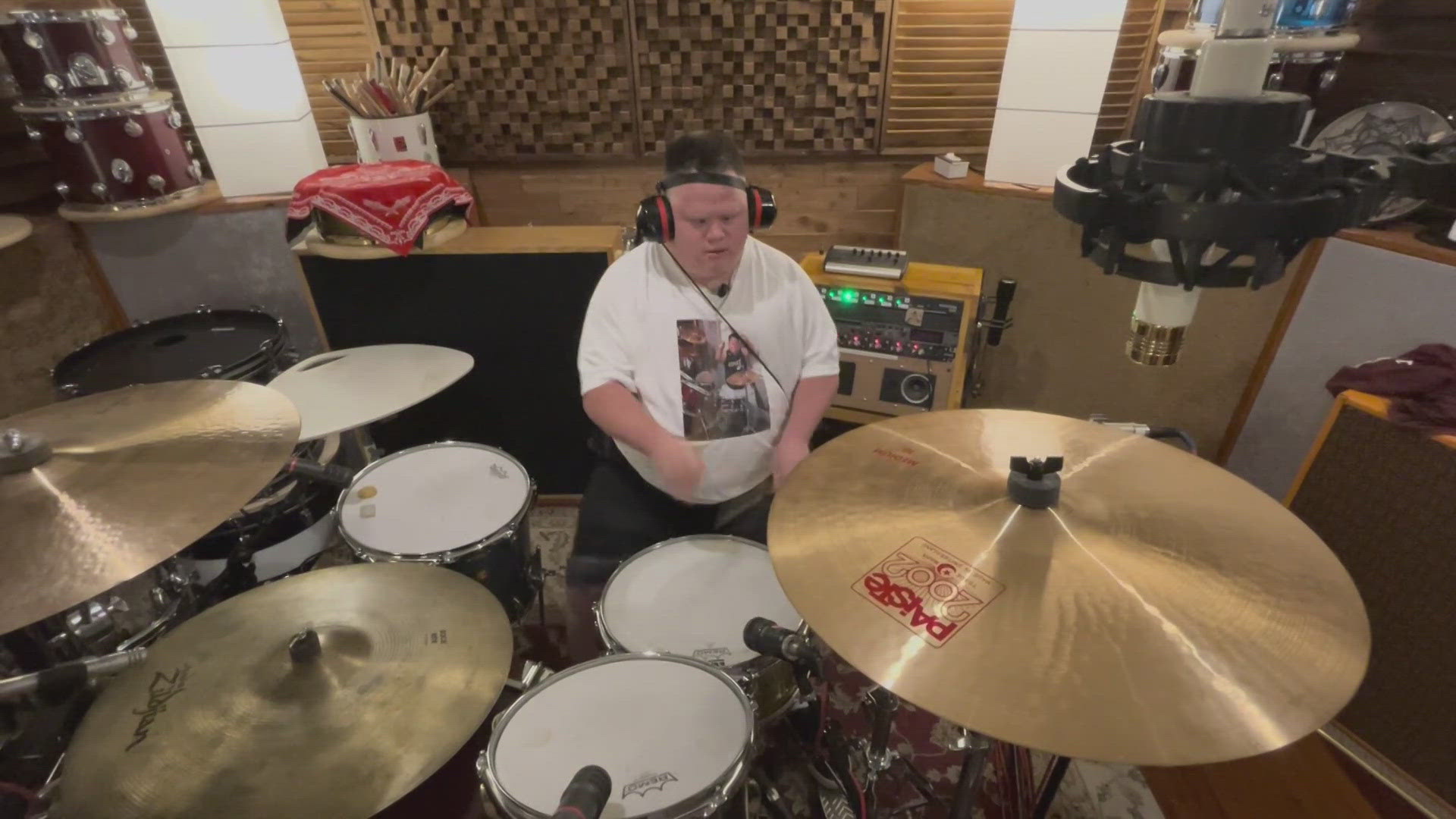 Mesa man lives out his rockstar dreams | 12news.com