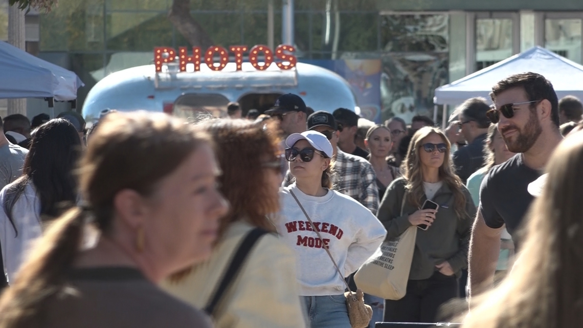 Phoenix Flea draws hundreds to downtown on Saturday | 12news.com