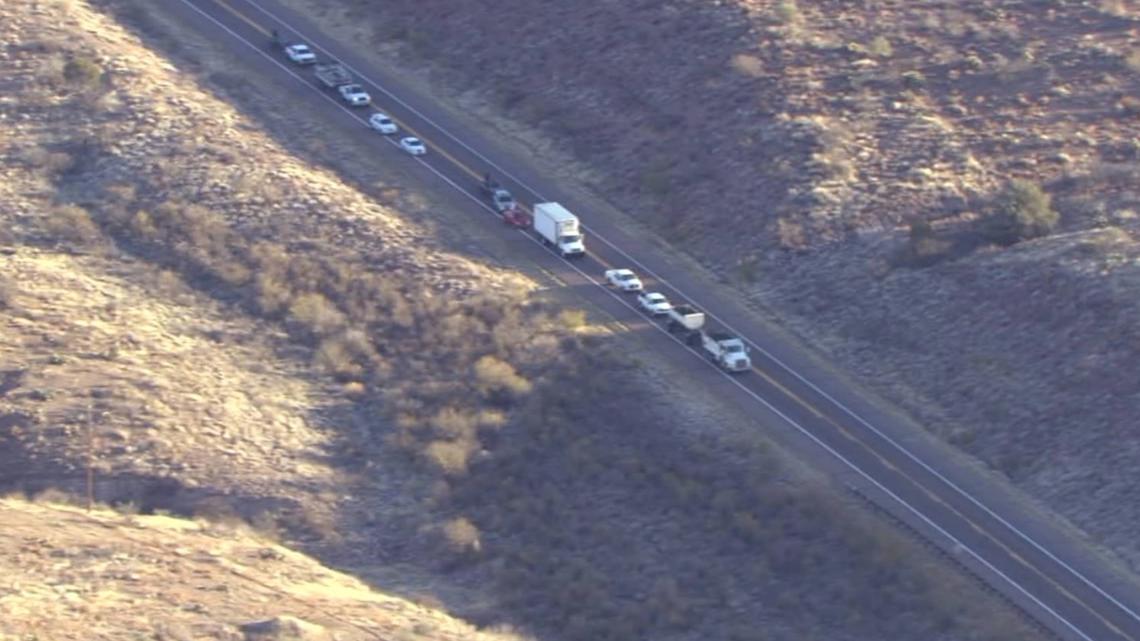 2 dead after early morning crash on Arizona highway | 12news.com