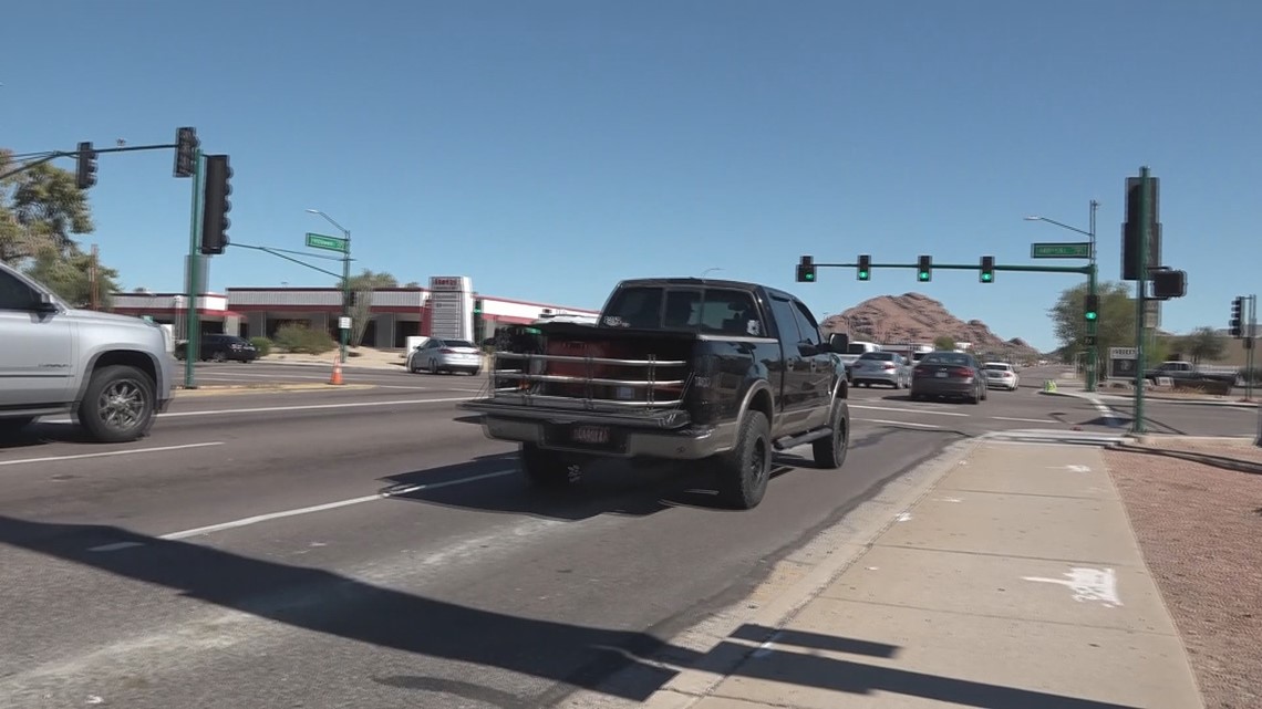 UArizona study hopes to reduce red-light crashes in Valley | 12news.com