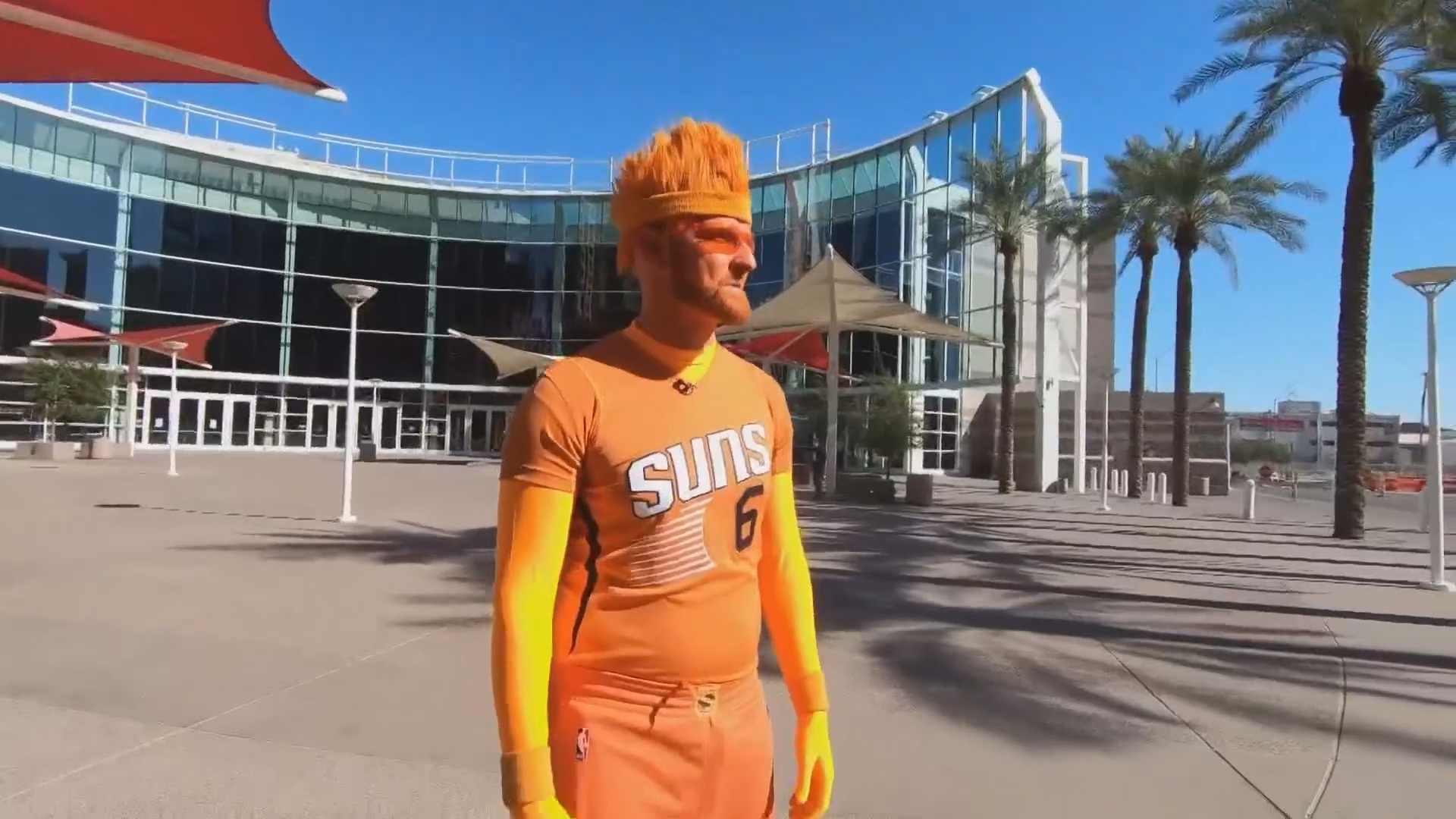 Arrestan a un popular fanático de los Suns por delitos sexuales ...