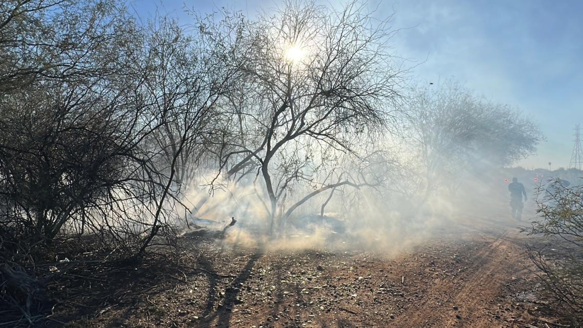 Phoenix firefighters respond to large brush fire in river bottom ...