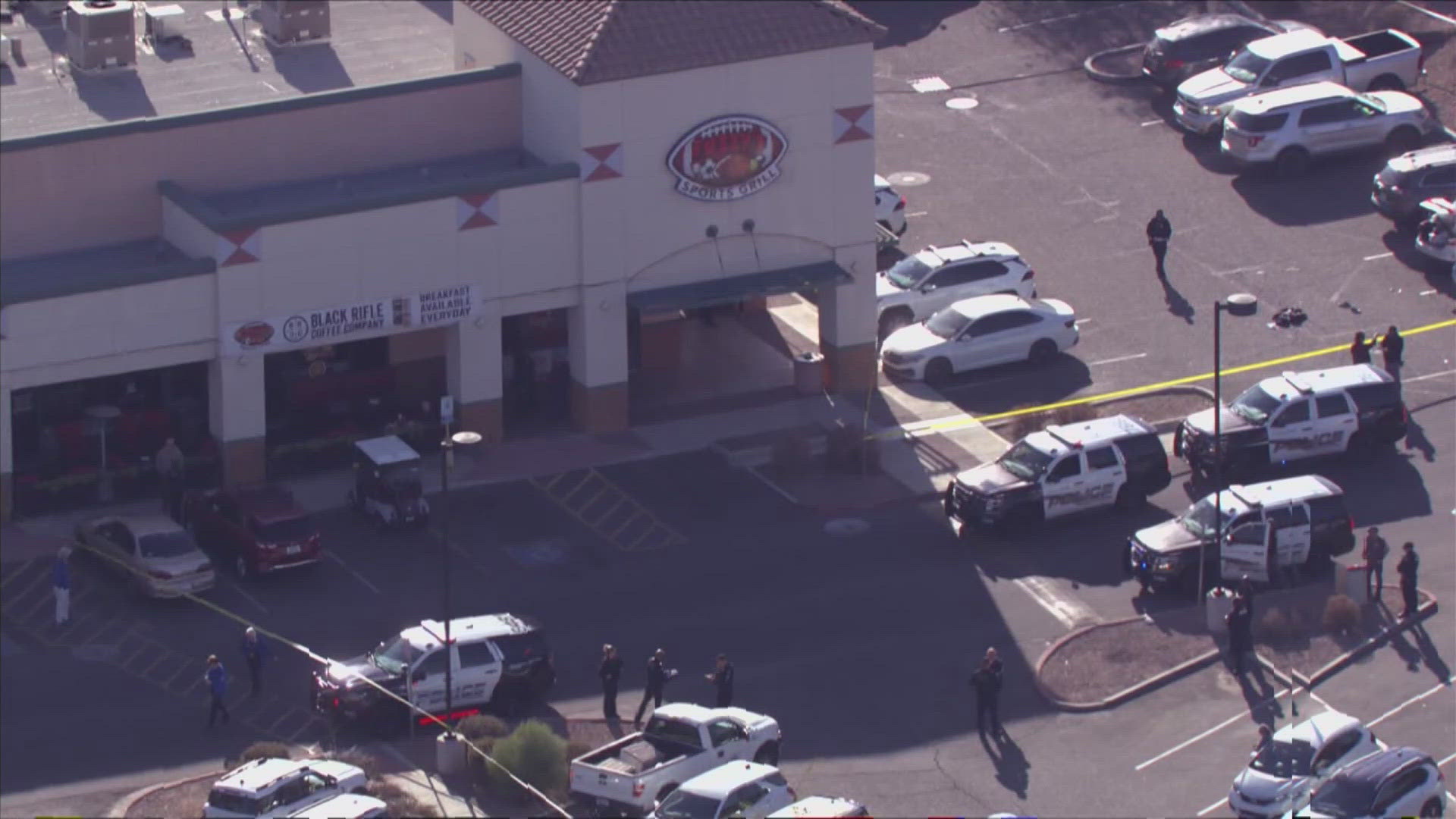 Suspect arrested, victim dies in stabbing at Arizona sports grill ...