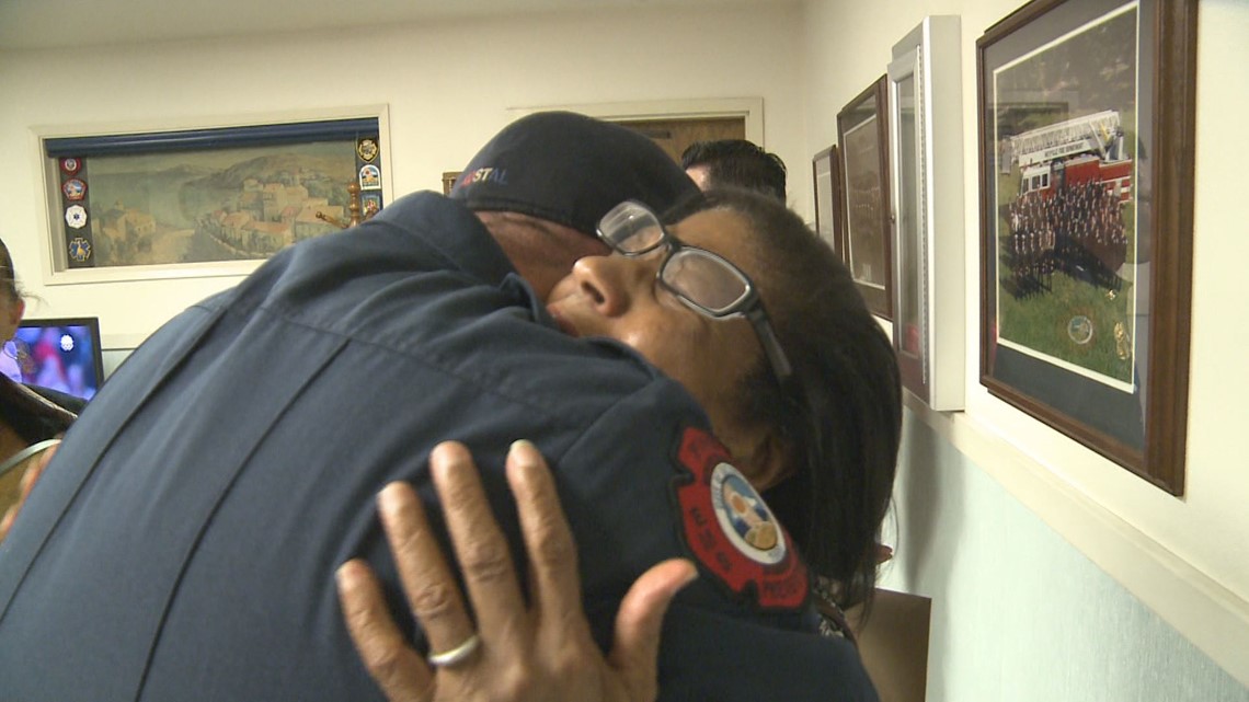 Firefighter reunites with grieving family he helped anonymously ...