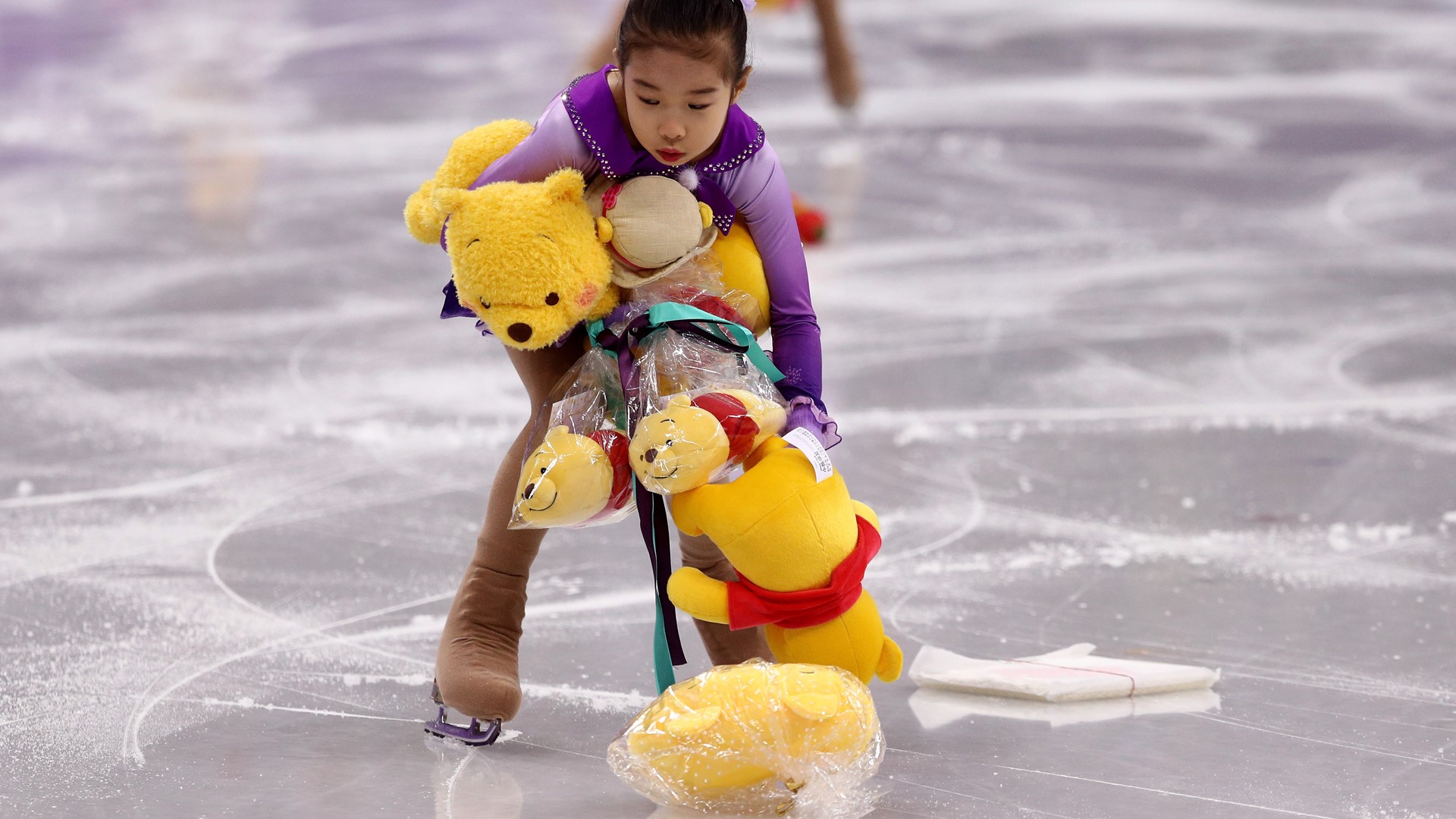Why people throw Winnie the Pooh at skater Yuzuru Hanyu | 12news.com