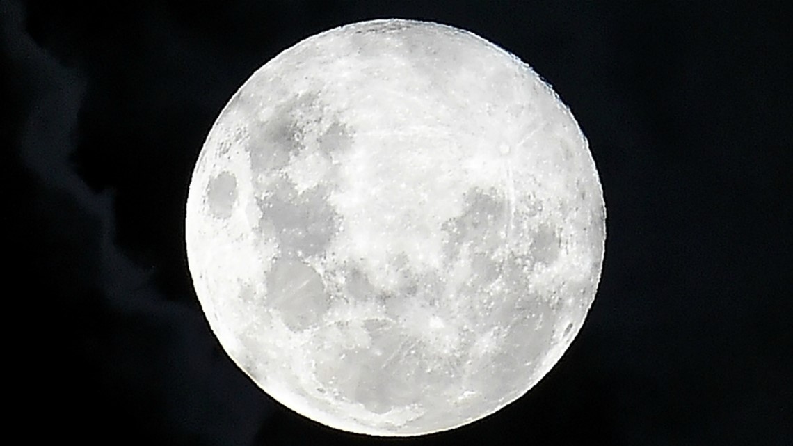 Epic video of massive 'milk moon' looks fake, but is totally real ...