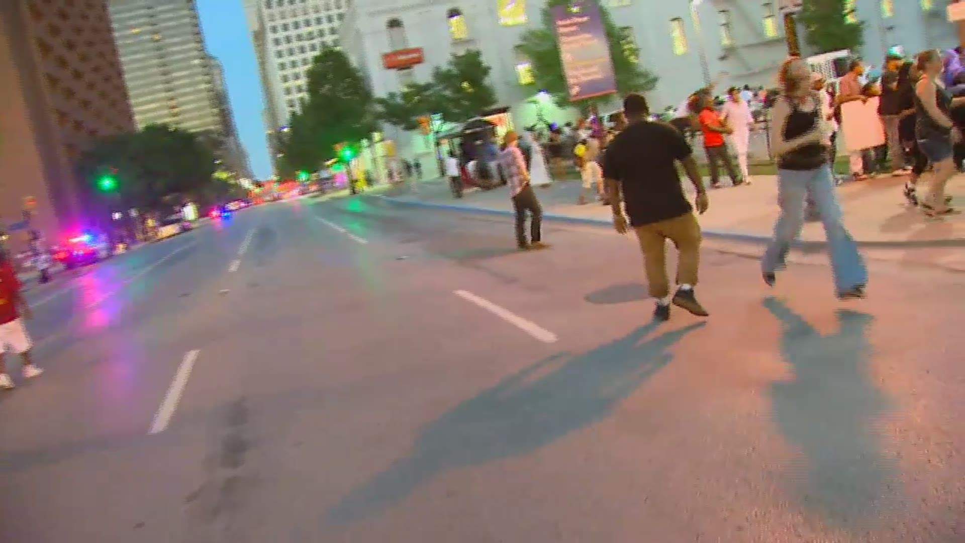 WFAA cameras capture panic as first shots fired at Dallas protest ...