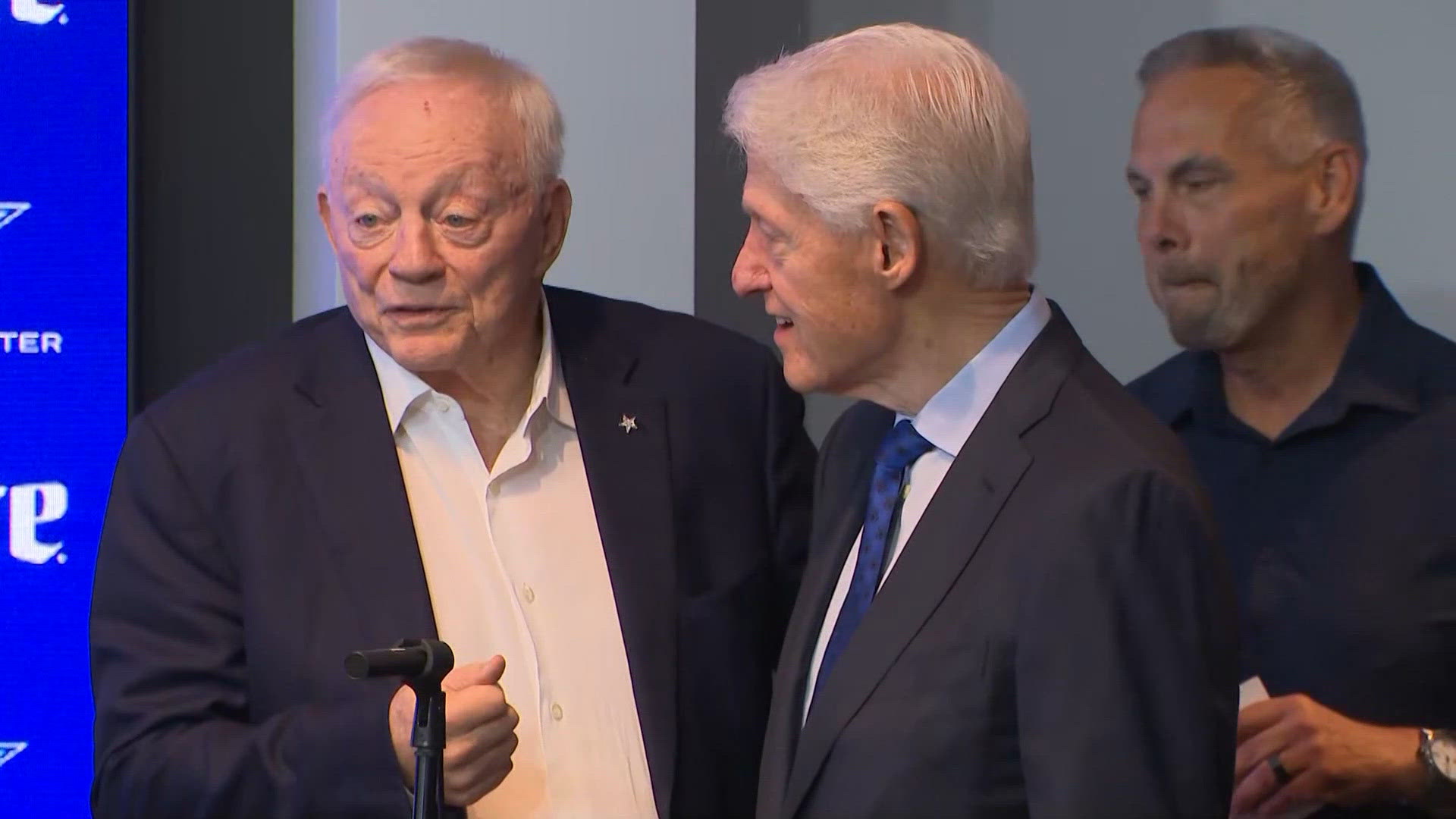 Bill Clinton dropped by the Dallas Cowboys' pre-draft press conference ...