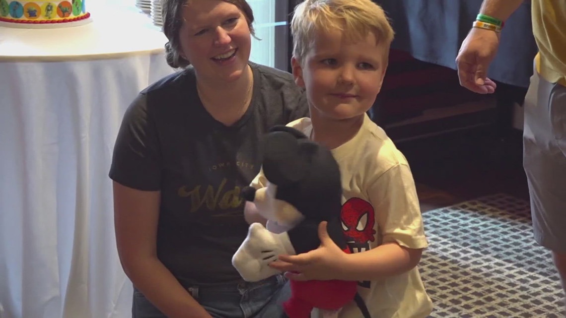4-year-old leukemia survivor gets surprise trip to Disney World ...